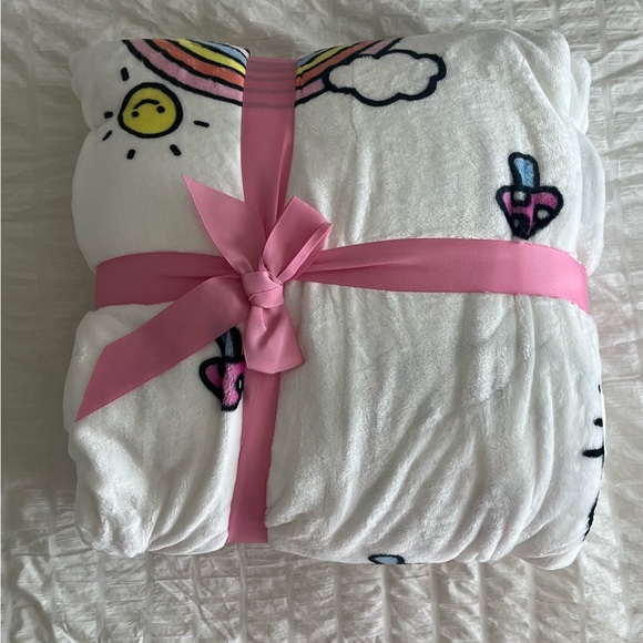 Hello Kitty | Bedding | Hello Kitty Plush Blanket | Poshmark